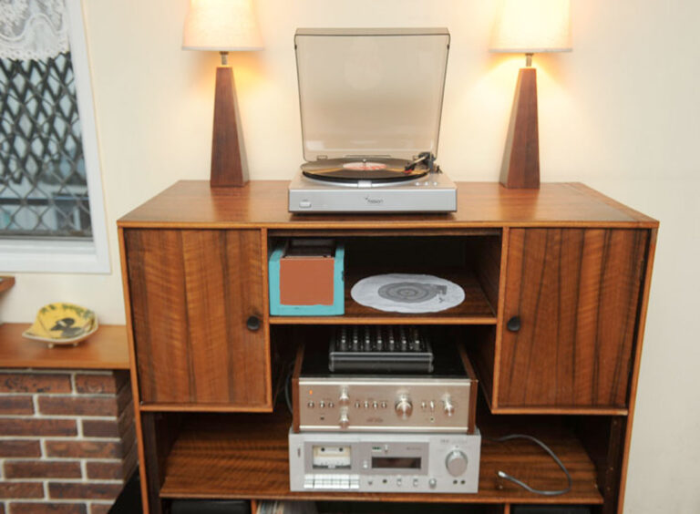 The Lost 45s Home - The Lost 45s With Barry Scott